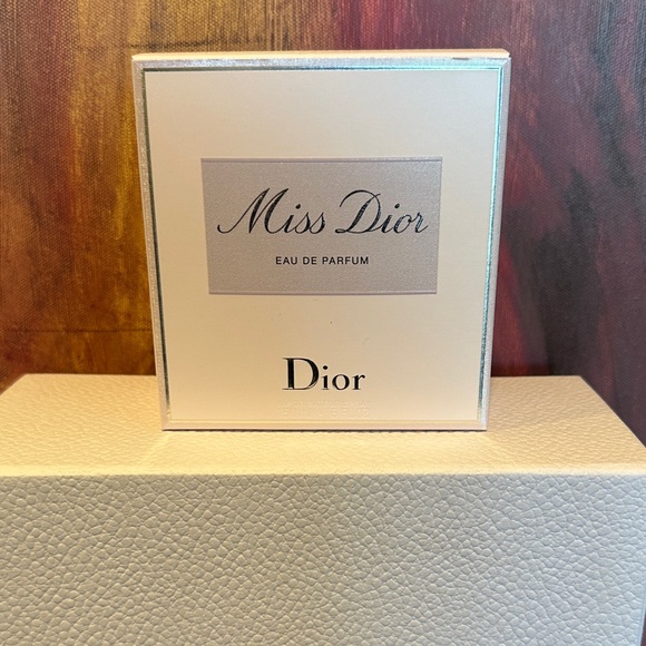 Dior | Other | Dior Miss Dior Eau De Parfum In Elegant White Box 5ml ...